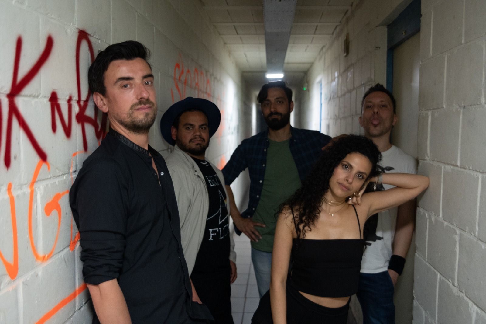 5 Non Blondes ........ The best party band in BXL